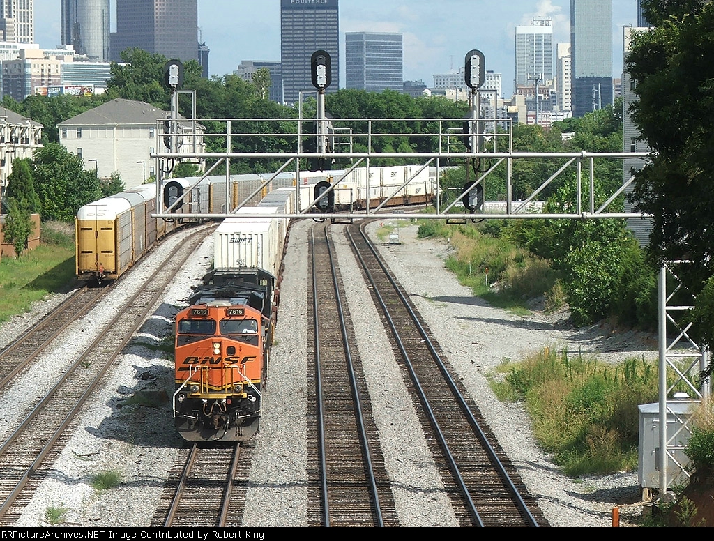 BNSF 7616 W/B Intermodal
